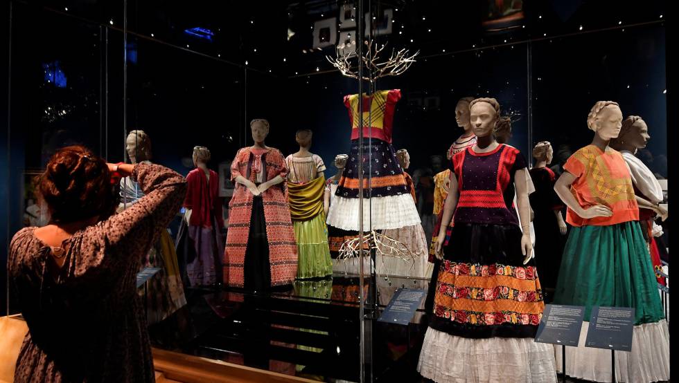 Los vestidos que forjaron el mito de Frida Kahlo | Estilo | EL PAÍS