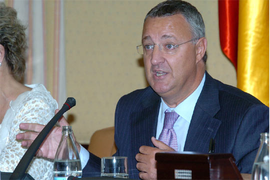 Jesús Caldera comparece en el Congreso ante la llegada masiva de ...